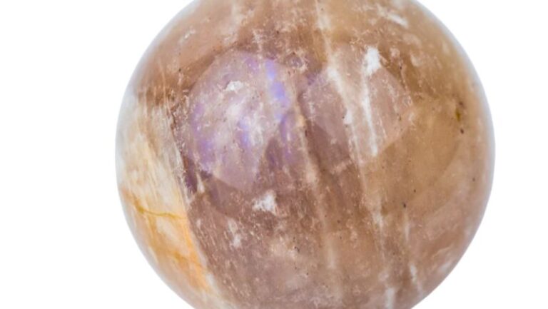 What are the Benefits of Wearing Rainbow Moonstone? - Crystals Power